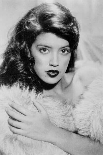 Phoebe Cates Glamour Portrait With Fur Around Shoulders Lace Tv 4x6 Inch Photo Moviemarket