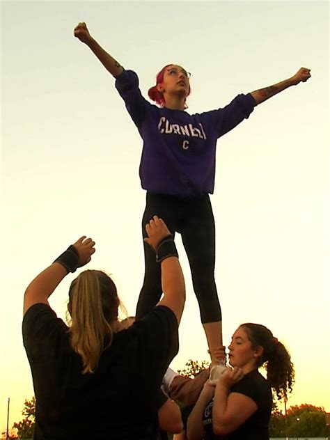 High School Cheerleaders Stunts High School Cheerleaders Stunts