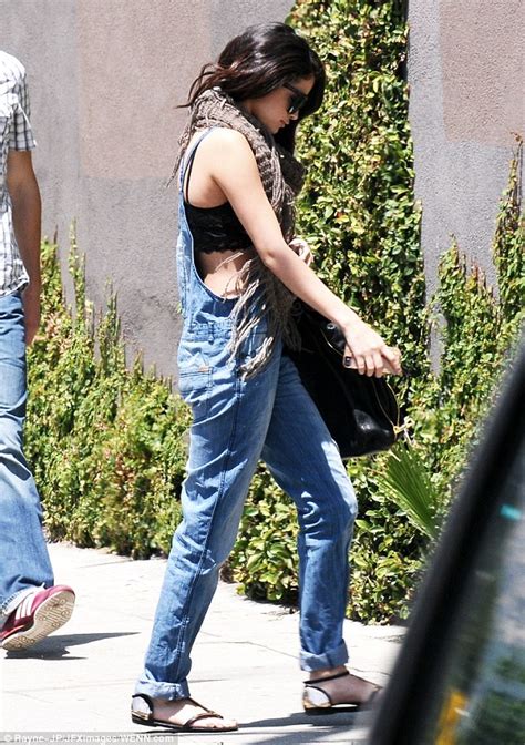 Baby Come Cuddle Me Justin Bieber Shares Photo Of Intimate Moment With Selena Gomez Look