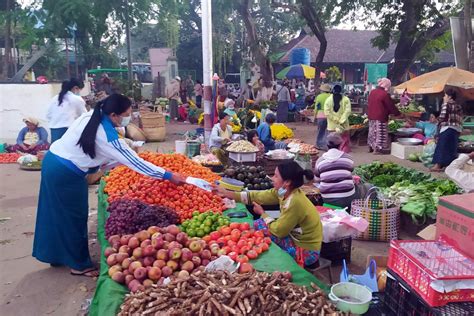 သရက်မြို့၌ နှစ်တစ်ရာပြည့် အမျိုးသားအောင်ပွဲနေ့ အထိမ်းအမှတ် သတင်းစကား လက်ကမ်း စာစောင်များ ဖြန့်ဝေ