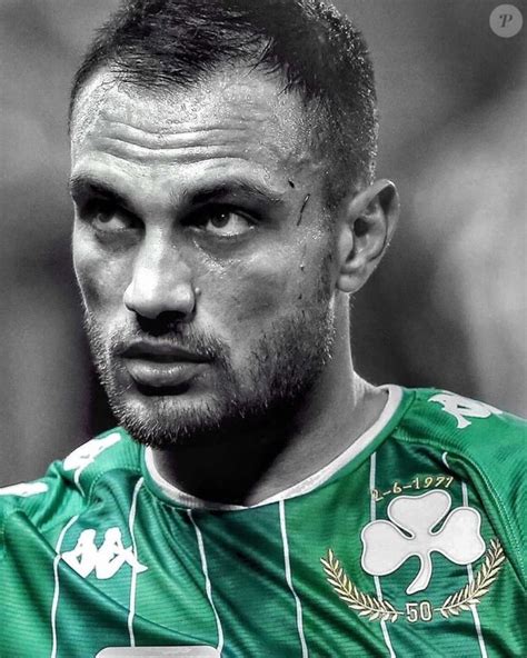 Un Célèbre Footballeur Escroqué Dune Dizaine De Millions Deuros Son Agent Condamné à