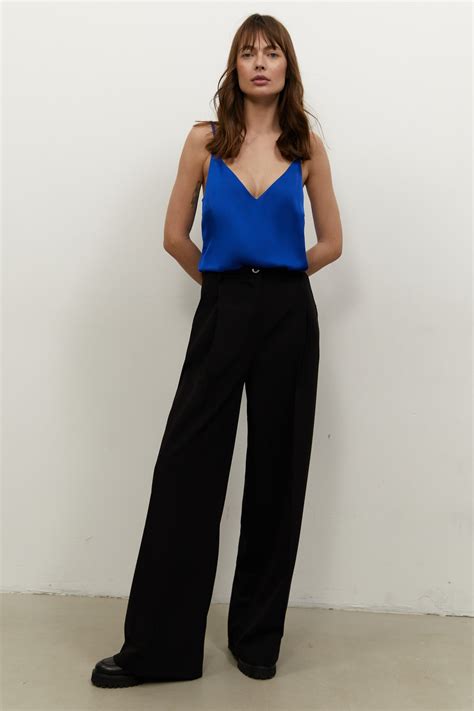 Купити Майка на бретелях штучний шовк електрик майка колір синій матеріал штучний шовк стиль