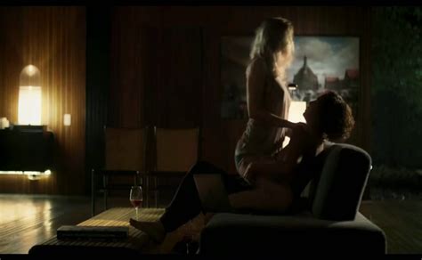 Elisa Volpatto Lesbian Scene In Aruanas Aznude