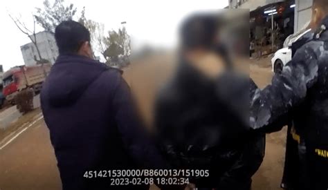 4名男子假扮警察拦路抢劫，还给驾驶员戴上了手铐！扶绥警方崇左