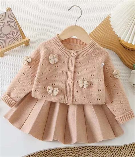 Set Mignon De Couleur Nude Composé De Jupe Et Cardigan Mazyoud