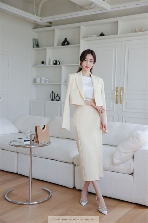 바로크 숏 자켓 女性用スーツ 美しいドレス ドレス