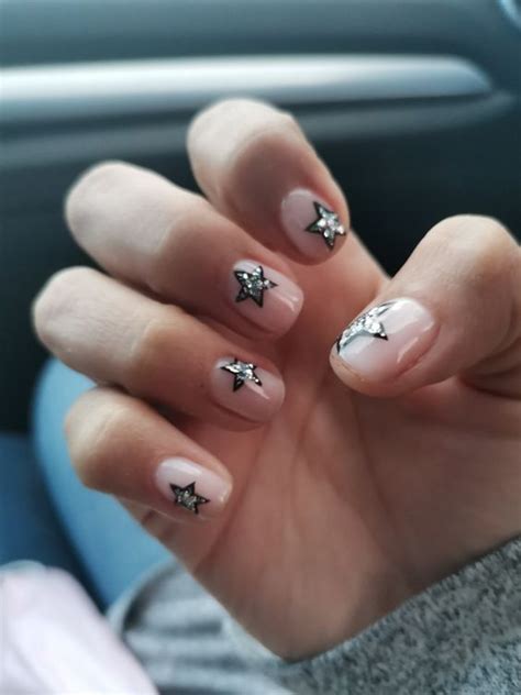 Ефектен маникюр за къси нокти 15 Актуални дизайна за 2025