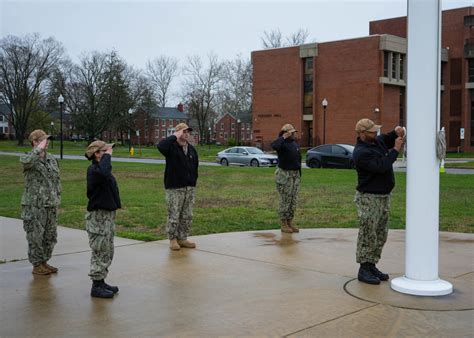 Dvids Images Fleet Cyber Command Sailors Execute Evening Colors [image 2 Of 4]