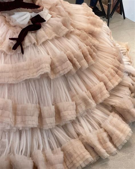 김우빈♥ 신민아 컵케이크 같은 달콤한 웨딩드레스 룩