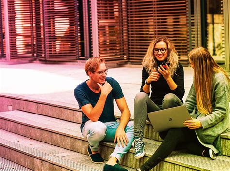 Extroverted Zodiac Signs Star Signs That Are Extroverts Metropolitan Girls