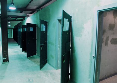 Dvids News Iraqi Media Tours Empty Detainee Holding Area At Falcon