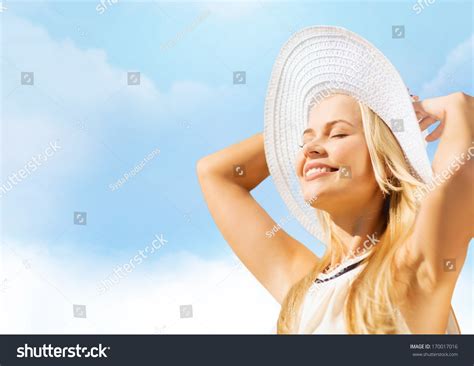 7205 Fashion Lifestyle Concept Beautiful Woman Hat Enjoying Summer