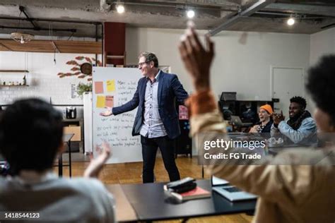 Teacher Praise In Classroom Photos And Premium High Res Pictures Getty Images