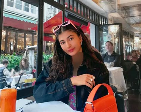 عکس جدید دختر علی دایی در انگلیس این عکس از دختر علی دایی در فضای