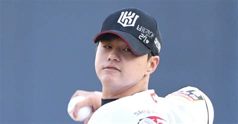 Sc현장속보 Kt 김 민 롯데전 52이닝 1실점 4승 무산