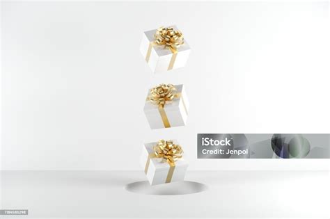 흰색 배경에 떠있는 황금 리본 색상이있는 흰색 선물 상자 최소한의 크리스마스 새해 개념입니다 3d 렌더링 3차원 형태에 대한 스톡 사진 및 기타 이미지 Istock