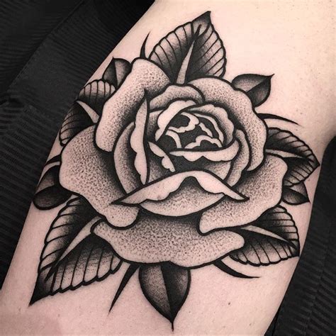 Tatuagem De Rosa Tradicional Americana
