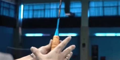 如何快速掌握羽毛球正手握拍姿势新手必看 360新知