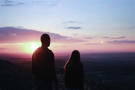 Когда она решила уйти я собирал ее вещи и думал какого цвета рубашку мне надеть на работу