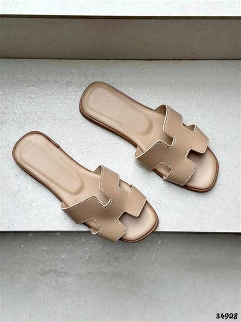 Стильні шльопанці — ціна 890 грн у каталозі Шльопанці Купити жіночі речі за доступною ціною на