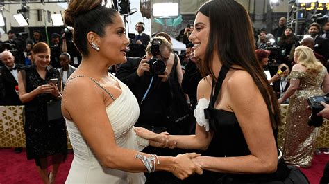 Oscars 2020 Salma Hayek Penelope Cruz Share Adorable Moment Together