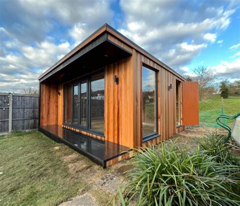 Modern 5 5m X 4m Cedar Canopy Room Recently Completed In London Cedar Cladding To The Front