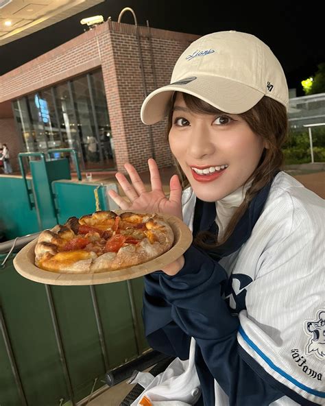 猪狩 ともか 猪狩 ともか Added A New Photo