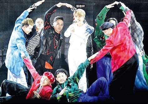 跟舞者組中彈老年團圓男團夢 張敬軒做盡難頂動作 自毀唱作人身分 20221222 SHOWBIZ 明報 Our Lifestyle