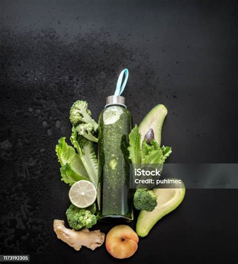 천연 스무디는 검은 색 배경에 유리 병에 마신다 비건 깨끗한 먹는 음식 개념 맨 위 보기 가방에 대한 스톡 사진 및 기타 이미지 Istock