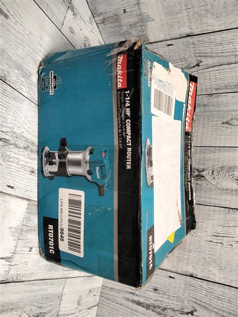 Makita Rt0701c 1 1 4 Hp Compact Router