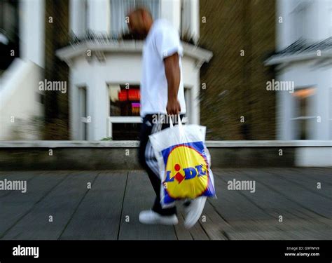 Lidl Bag Hi Res Stock Photography And Images Alamy