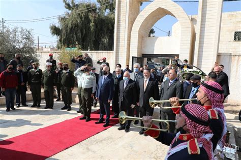 السفير العراقي يزور مقبرة شهداء الجيش العراقي بالمفرق