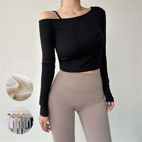 261오프숄더 발레 크롭티 발레코어 크리스마스 연말룩 어깨트임 상의 원숄더 이너티 긴팔 여리 요가 필라테스 운동복 세미크롭 에이블리