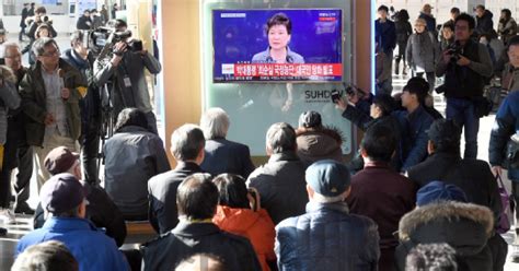 대통령·여당 지지율 하락세 주춤 야권은 동반하락