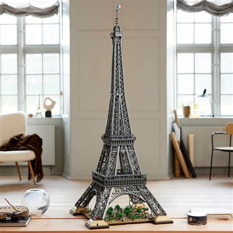Lego Icons Eiffel Tower 10 001 Pieces The Green Head