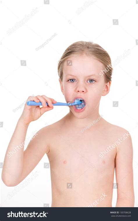 Naked Smiling Young Girl Brushing Teeth库存照片130708628 Shutterstock