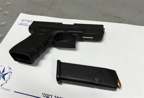 בן 15 ניסה לברוח על קורקינט ונתפס עם אקדח גלוק חדשות מעריב