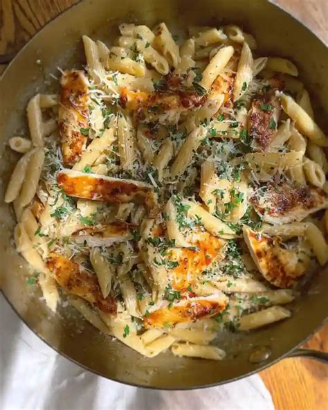 One Pot Garlic Parmesan Chicken Pasta Easy Creamy Dinner In 30 Minutes