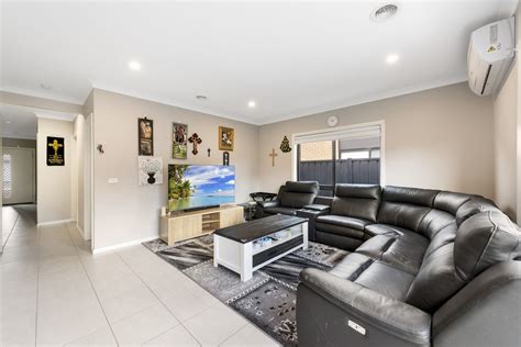 11 Chromite Circuit Weir Views Vic 3338 Domain