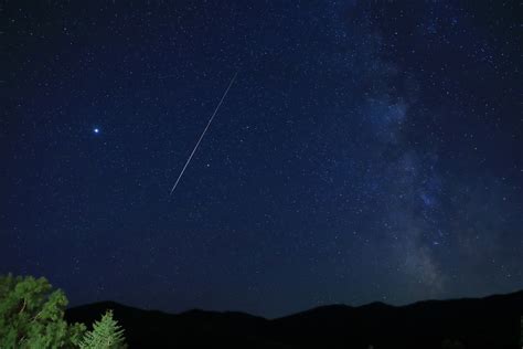 夏休みの自由研究テーマにできる！流星群、変光星、プレアデス星団食の観察方法 天体観測・星 【be Pal】キャンプ、アウトドア、自然派生活の情報源ビーパル