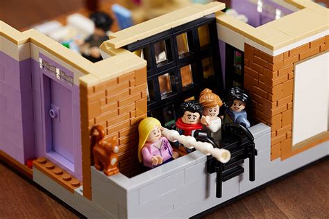 Lego Unveils 2048 Piece Friends Set Recreating Joey And Monicas