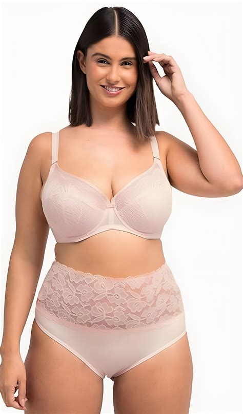 Pin By Imre Lajos On Női Arc 6 In 2025 Celebrity Fashion Looks Bras