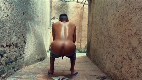 Man Taking A Shit Outside Video 24