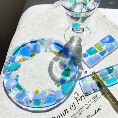 다정한유리 유리접시녹이기 🫐🧊 ️ ︎투명한 블루 ︎불투명한 블루 유리들이 어우러져 녹은 모습이