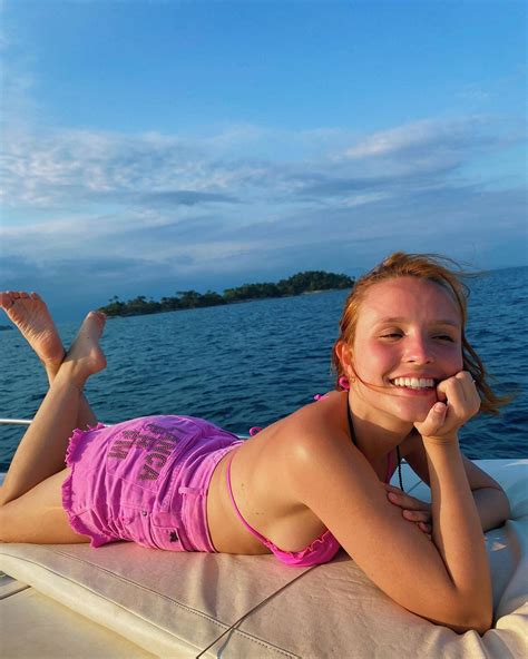 Larissa Manoelas Feet