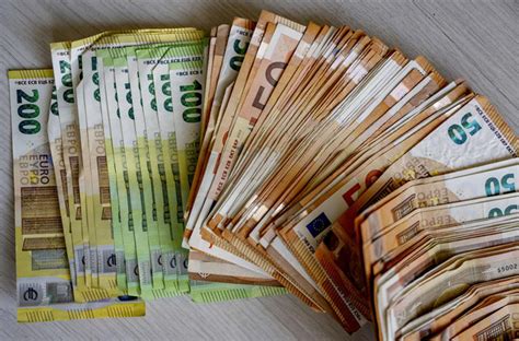 Man Die Duizenden Euros In Oven Verbrandde Krijgt Geld Niet Terug