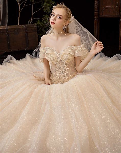 Mẫu Váy Cưới Màu Vàng Siêu Hot Tài Lộc Wedding