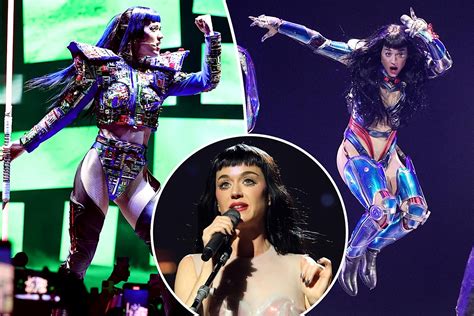 Katy Perrys ‘cringe Lifetimes Tour Concert Debut Roasted By Fans