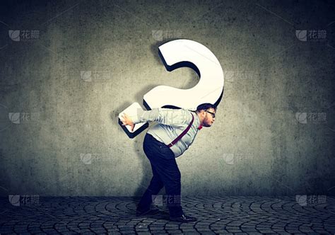 背着大问号的商人