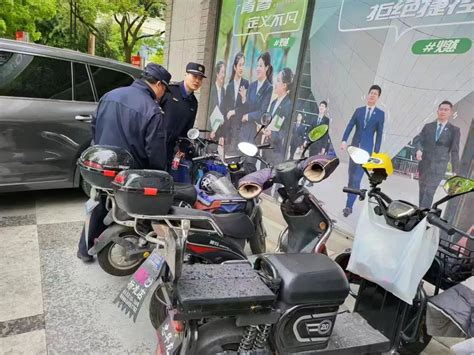 警惕“小电驴”大隐患，“小宜城管”在行动→澎湃号·政务澎湃新闻 The Paper